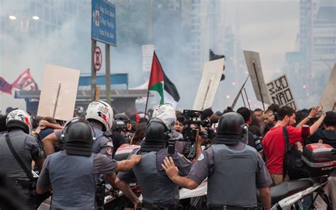 Ato na Av Paulista contra aumento da tarifa FOTOS fotos em São