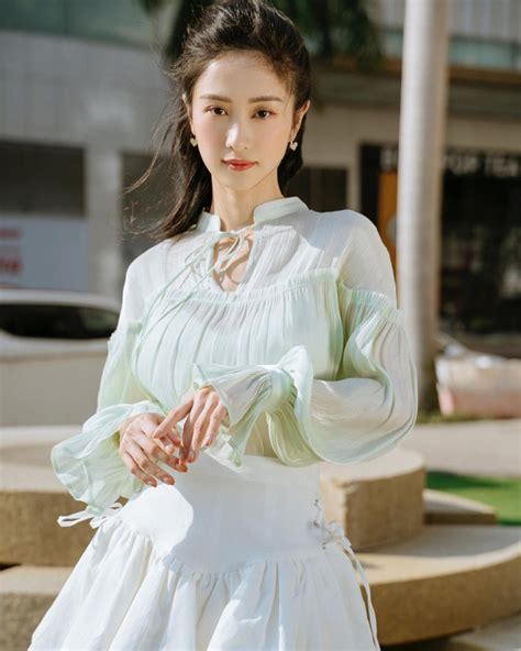 Cô bé trà sữa ngây thơ năm nào giờ gợi cảm quyến rũ đến mê mẩn