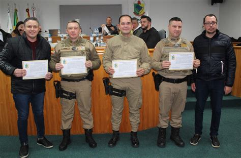 Câmara homenageia PMs pelos 20 anos do Proerd PRIMEIRA PÁGINA SC