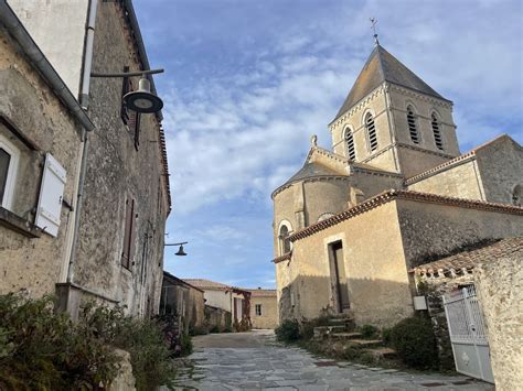 Vend E Connaissez Vous Ce Petit Village De Charme Deux Pas De L