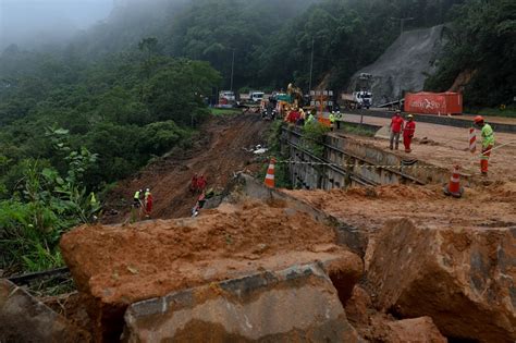 Buscas por vítimas em deslizamento de terra na BR 376 são encerradas na