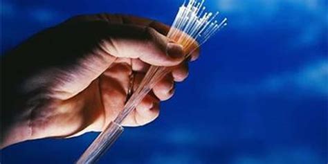 我国首次实现Pb s级光传输 一根光纤300亿人同时通话 手机新浪网