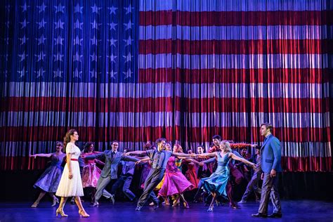 ถอดฝนแหงอเมรกนดรมใน West Side Story ผานบทเพลงสะทอนชวตท