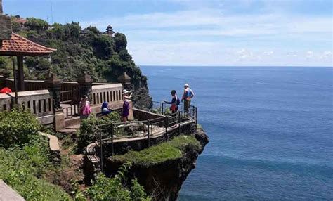 Pura Uluwatu Bali Daya Tarik Lokasi Harga Tiket Masuk