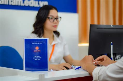 Học Tài chính Ngân hàng ra trường làm gì Có dễ xin việc không