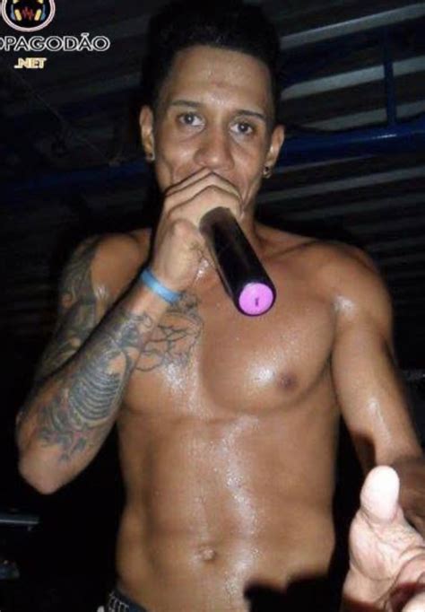 Candeias Internautas Dizem Que Homem Aparentemente Desorientado Na BA
