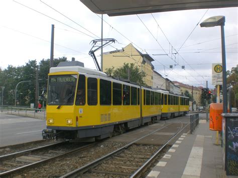 Berlin Straßenbahnlinie M4 nach Falkenberg an der Haltestelle