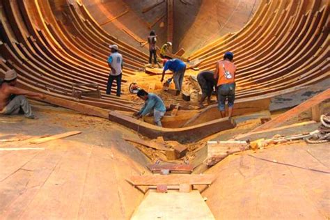Ritual Pembuatan Kapal Phinisi Budaya Maritim Suku Bugis