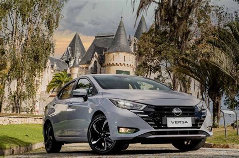 Nissan lança Versa 2024 visual renovado no Brasil