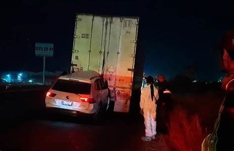 Fallece chofer al impactarse contra tráiler en la 57