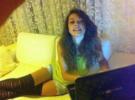 Liseli Kızları Zorla Eve Atyor Forced pornosu