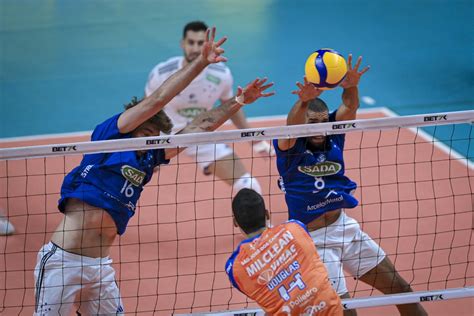 São José vence Cruzeiro no tie break e conquista Supercopa de vôlei
