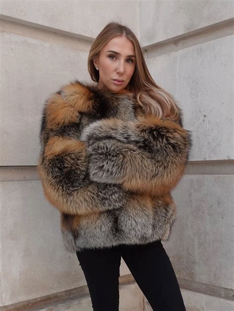 Pin By ZeubiIi On Mes Enregistrements Girls Fur Coat Fur Coats Women
