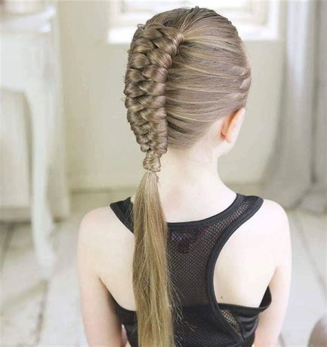 30 hermosos peinados con trenzas para niñas moda 2020