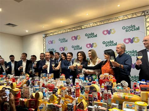 Gracinha Caiado recebe doação de 71 mil litros de leite do Sindileite
