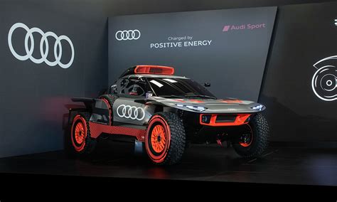Carlos Sainz Y Lucas Cruz Destapan Su Audi RS Q E Tron Para El Dakar