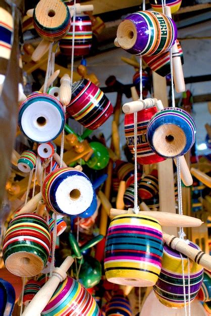 Baleros De Madera Juguetes Tradicionales Mexicanos Foto Premium
