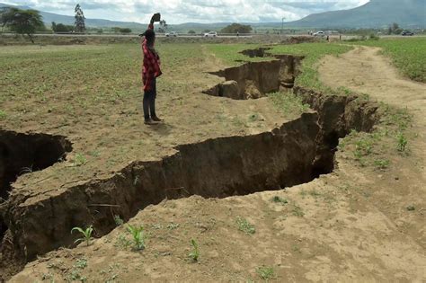 Kenya L Africa Si Spacca Lungo La Rift Valley Le Immagini Della Crepa