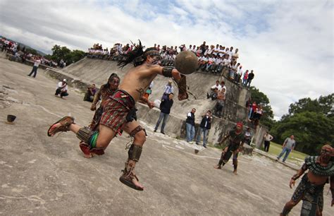 Ceremonia Y Juego De Pelota Maya En Antigua Guatemala Julio 2017