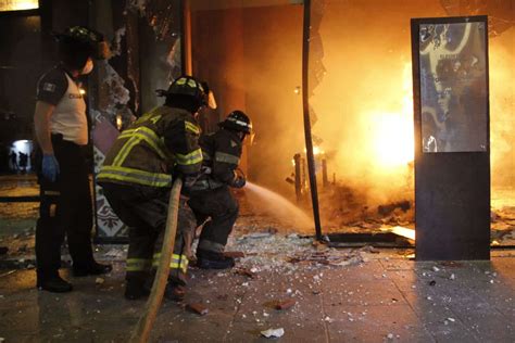 En Fotos Supuestos Manifestantes Destruyen Portal Del Bicentenario