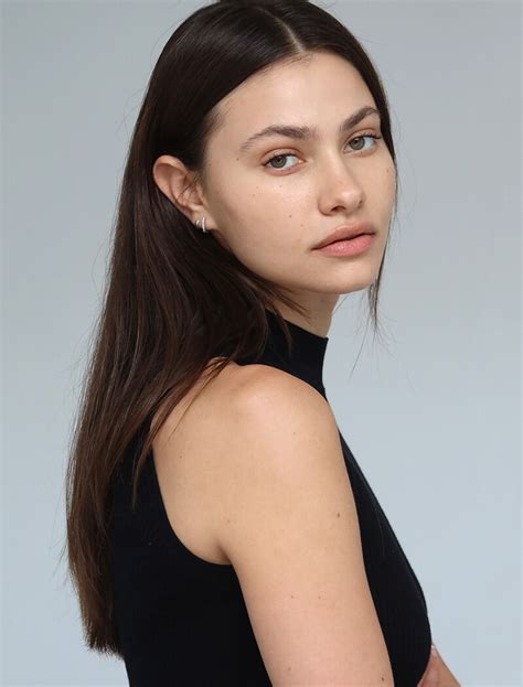 YARA KHMIDAN Iconic Management