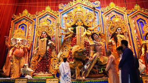 Check Out 10 Durga Puja Pandals In Kolkata That You Should Definitely