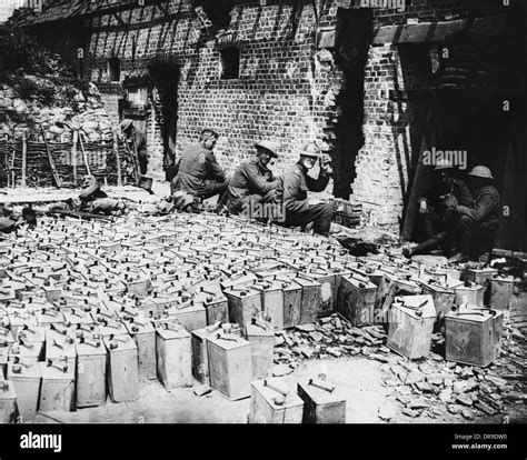 Benzindosen Fotos und Bildmaterial in hoher Auflösung Alamy