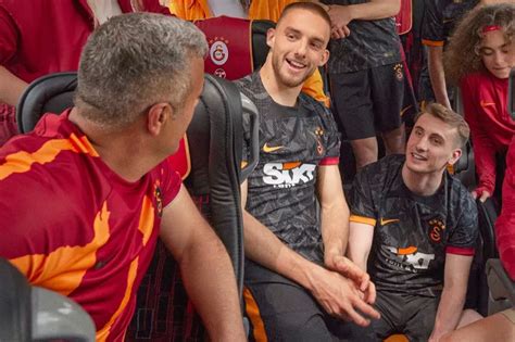 Galatasaray yeni sezon deplasman formasını tanıttı İşte fiyatı TRHaber