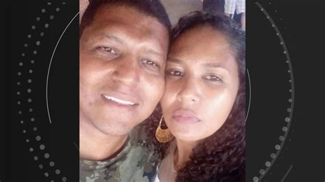 Homem mata esposa a facadas ameaça a amante foge tem carro