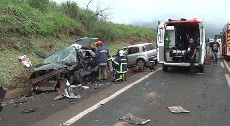 Quatro Pessoas Ficam Feridas Em Acidente Entre Dois Carros Na BR 376