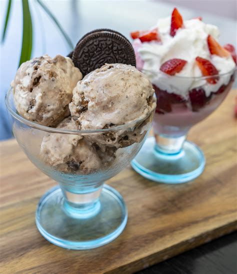Helado De Fresas Con Crema