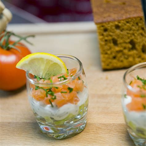 Recette Verrines au saumon fumé à la crème de concombre