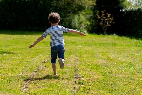 Warum Draußen Spielen Für Kinder Wichtig Ist Orthinform