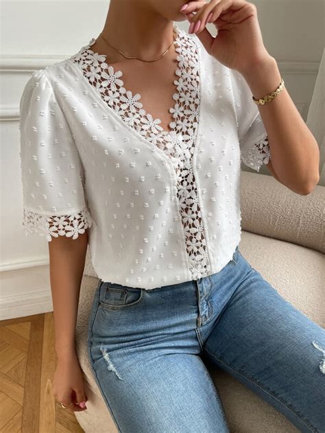 SHEIN Frenchy Blusa De Lunares Con Encaje En Contraste De Manga Farol