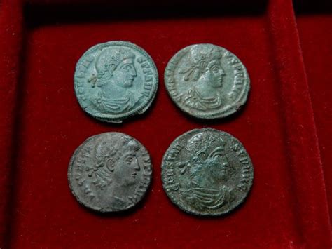 Imperio romano Lot of 4 Æ Folles incl Constans and Catawiki