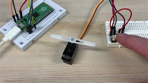 Raspberry Pi Pico Servomotor Control With Pushbuttons PWM In
