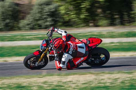 Moto News Ducati Monster SP 2023 la naked si fa più racing GPone