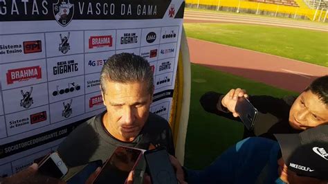 Repórter faz Jorginho dançar durante entrevista SuperVasco