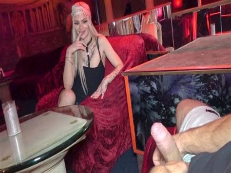 Gece kulübünde tanıştığı seksi kadını evde sikiyor Alanam