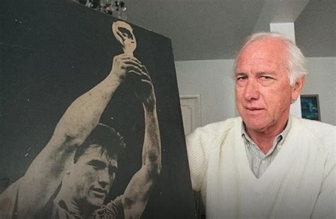 Saudade há 10 anos morria Hideraldo Luis Bellini capitão da Seleção