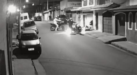 Vídeo PM reage a assalto no ABC e é baleado nas costas Metrópoles