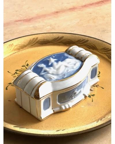Boite à bijoux en porcelaine de limoges blue decor scene galante