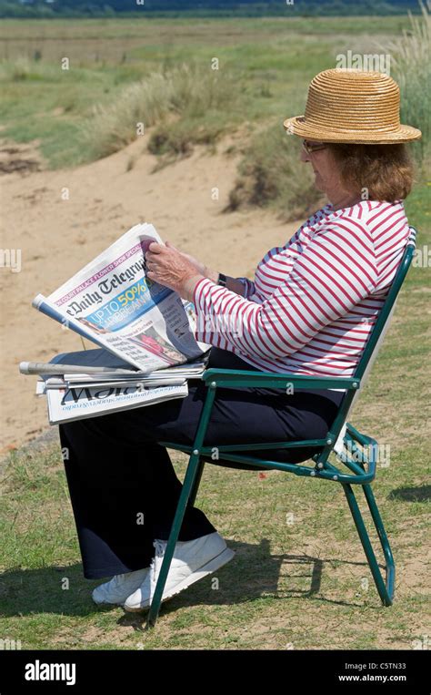 Reading Broadsheet Newspaper Uk Hi Res Stock Photography And Images Alamy
