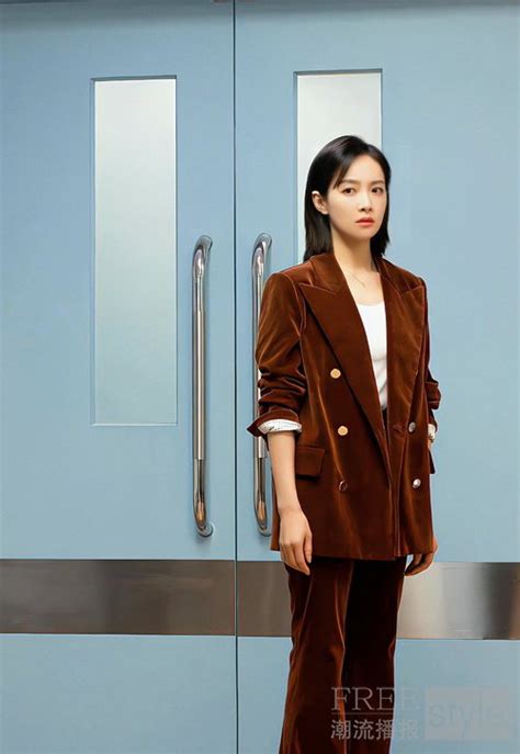 宋茜演绎 CARVEN 复古气质单品 freestyle潮流网