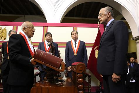 EN CEREMONIA PROTOCOLAR EL DOCTOR AUGUSTO FERRERO JURAMENTÓ COMO