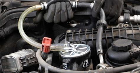 Anleitung MERCEDES BENZ B Klasse W245 Kraftstofffilter Wechseln