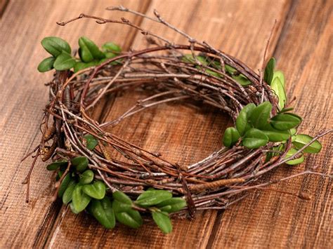 Wianek brzozowy z zielenią ok 25 cm drewno gałązki patyki