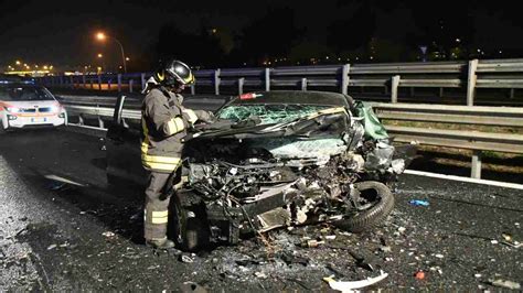 Incidente Nella Notte Sulla Tangenziale Di Milano Una Donna In Coma