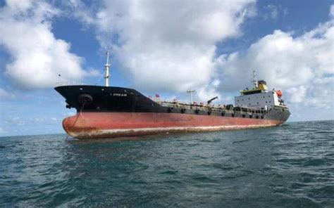 Empat Kapal Tangki Bersauh Tanpa Kebenaran Ditahan Sinar Harian