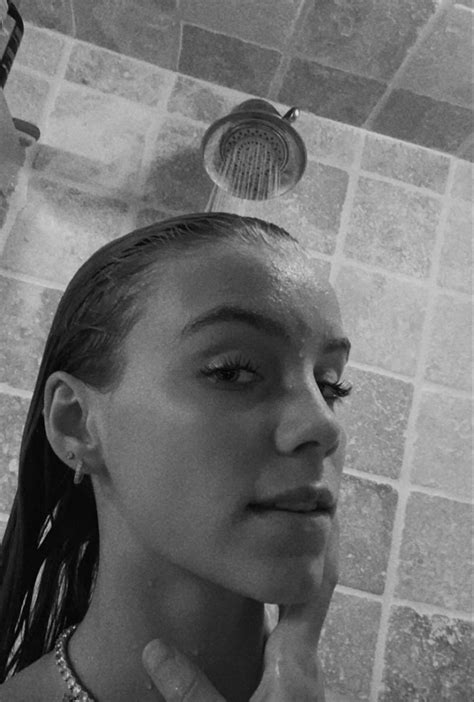 Pin By L On Anna Shumate Snapchat Selfies Anna Banana Shumate